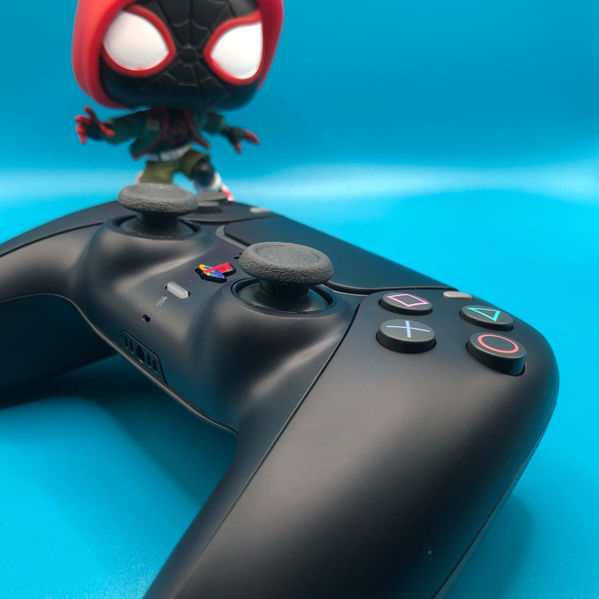 Classic Edition PS2 DualSense – Skin Pixel